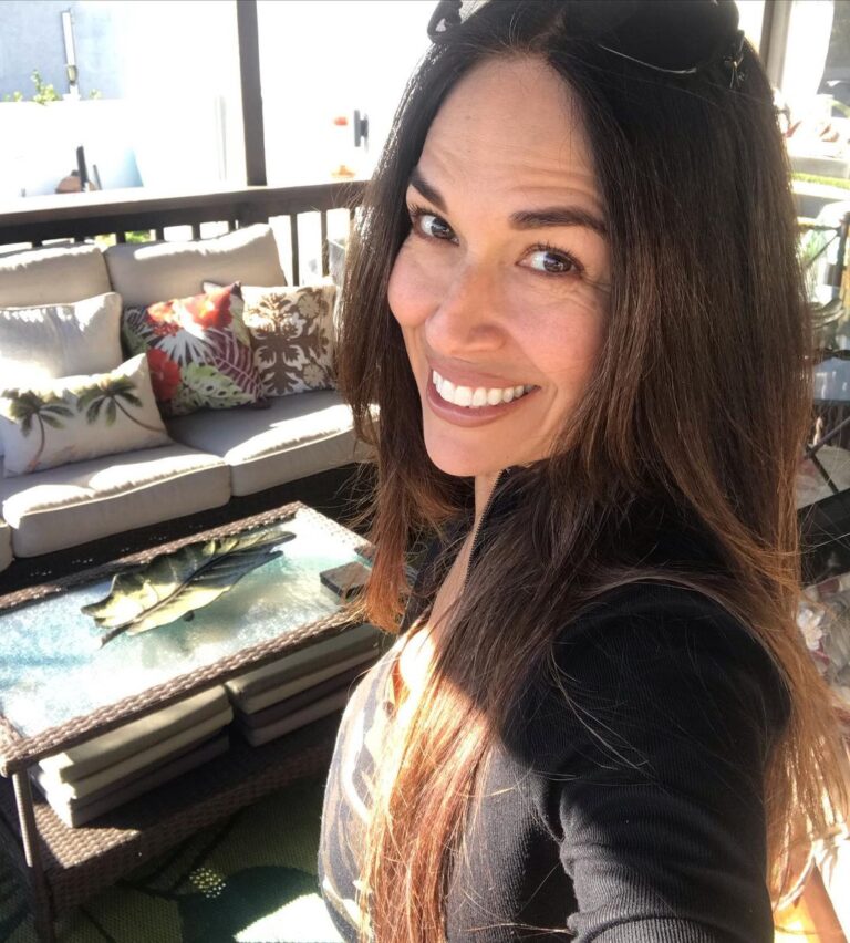 Aloha Taylor Breast Implants Photos [Before & After] - Surgery4