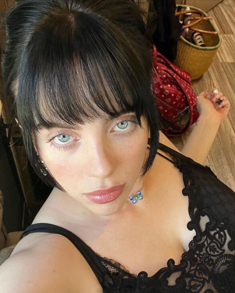 Billie Eilish Plastic Surgery Photos Before After Surgery4 Billie Eilish Plastic Surgery Photos Before After Surgery4